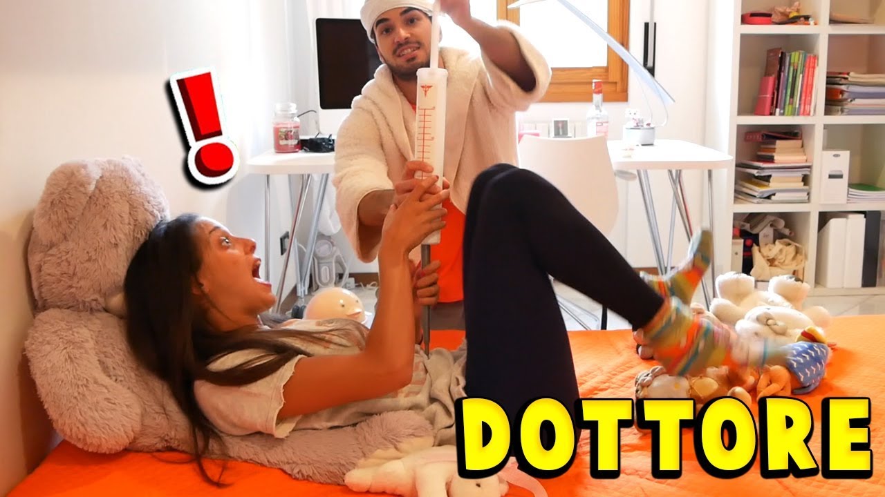 MOLLY DIVENTA UN DOTTORE! - YouTube