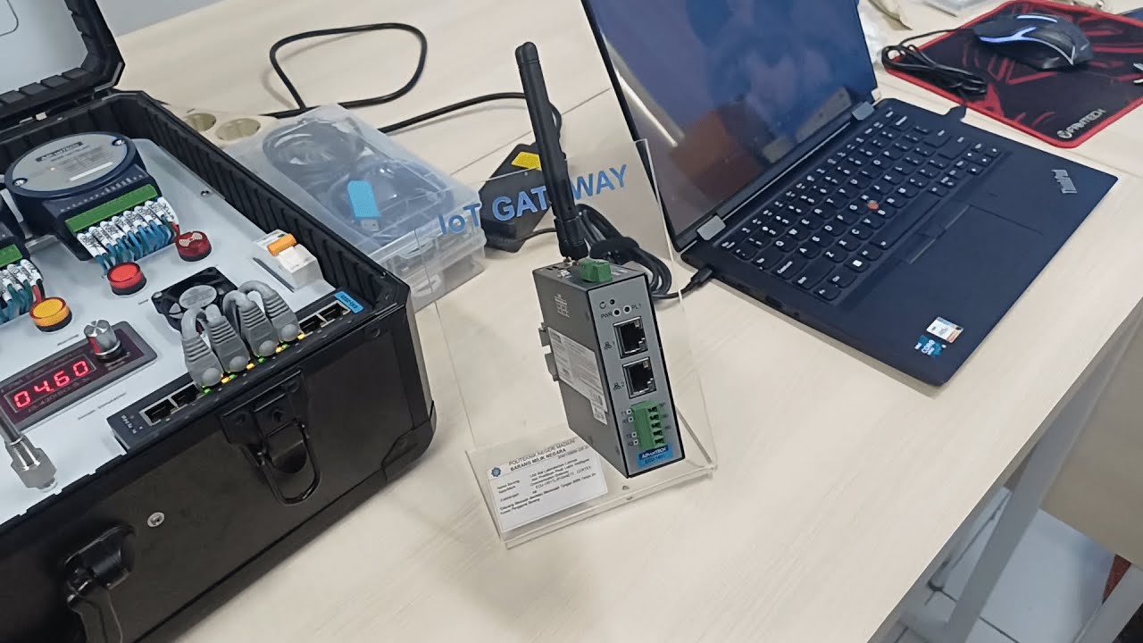 Trainer DemoBox IIoT - "ECU1051 Configuration" - YouTube