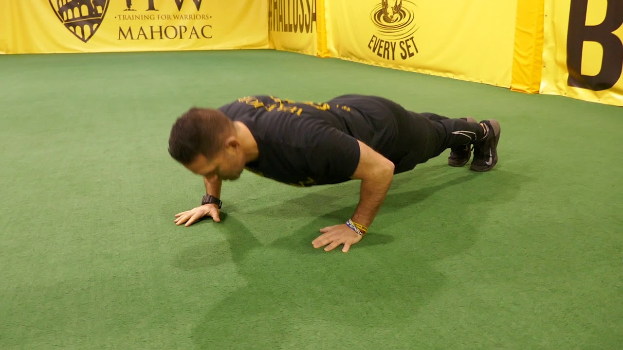 Alternate/Staggered hand pushup - YouTube