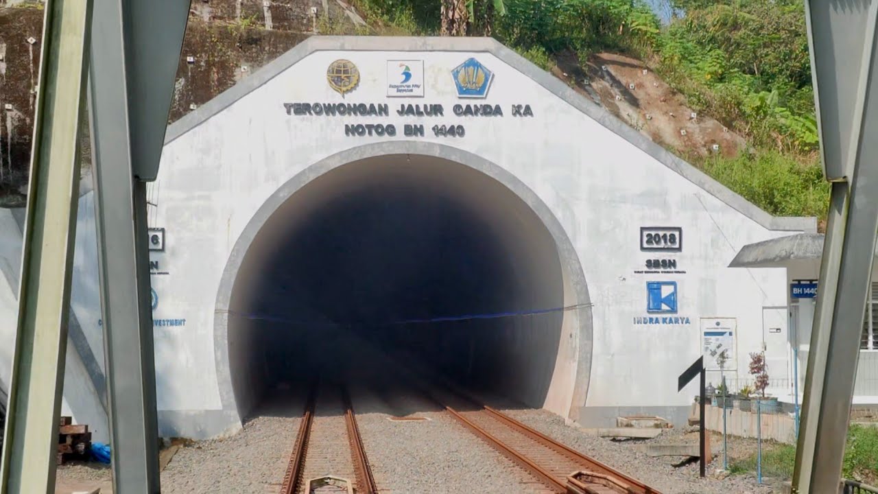 TEROWONGAN KERETA API IJO dan NOTOG, Unik Karya Anak Bangsa - YouTube