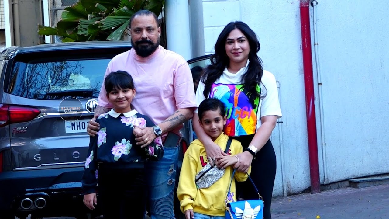 Esha Deol, Bunty Walia With Family And Rohini Iyer Attended Shilpa's ...
