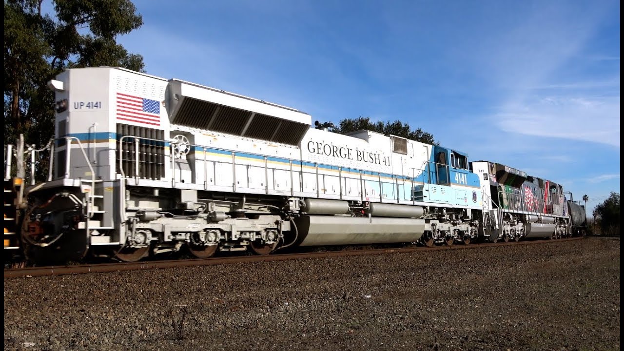 4K 60FPS: Union Pacific 1943 & 4141 George H. W. Bush locomotive in ...