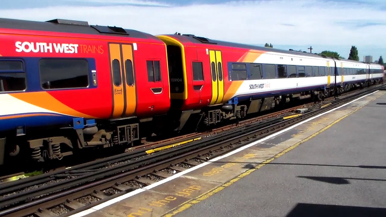 Class 159/1 159104 + 159/0 159006 at Clapham Junction - YouTube