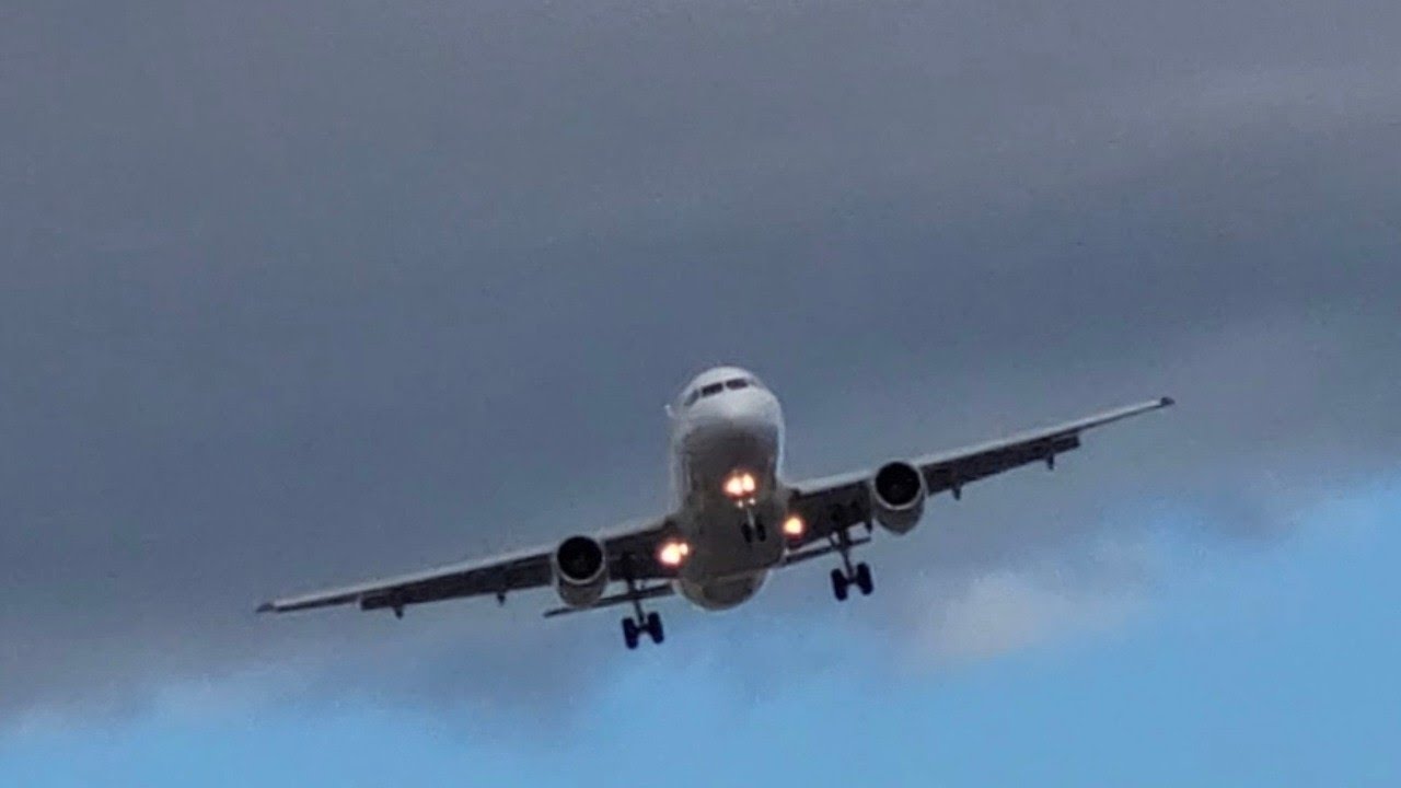 HIGH Cross wind landing ! - YouTube