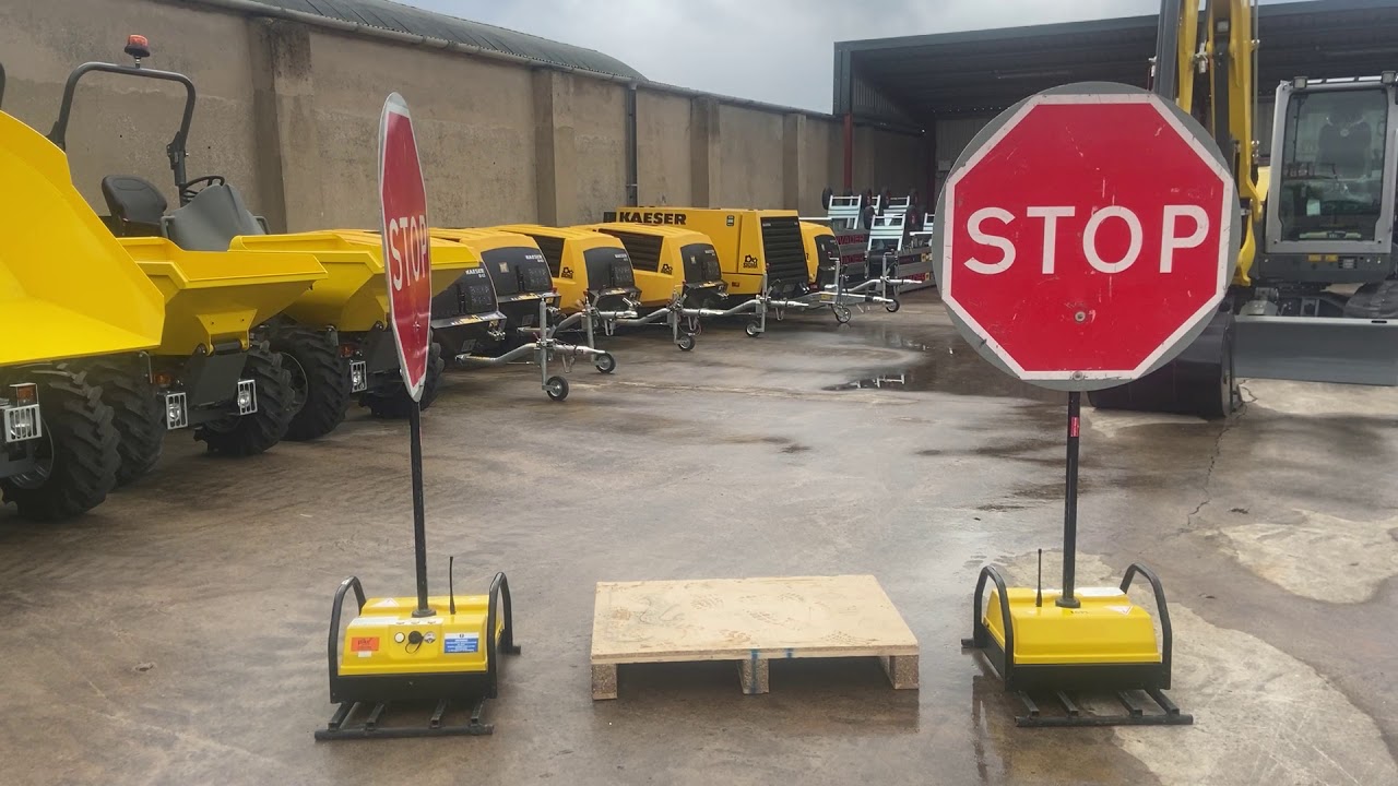 Pike Robo MK3 Traffic Stop Go Boards - YouTube