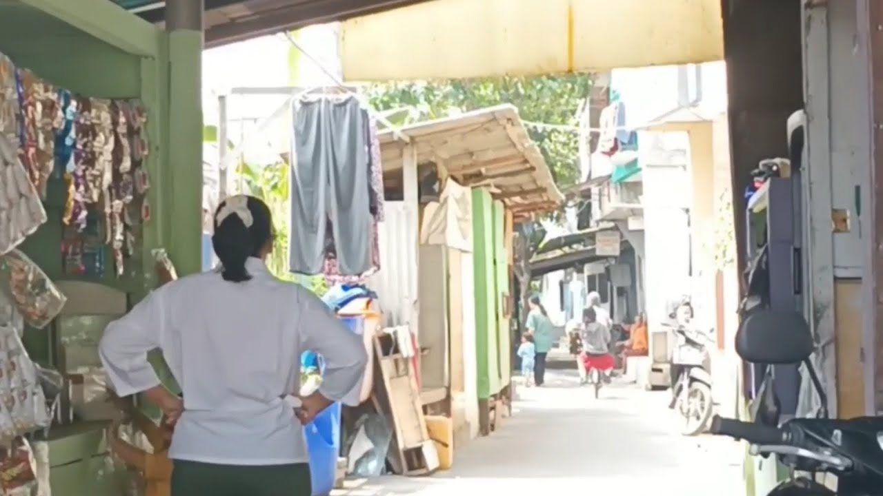 Jalan /Gang Kecil Pinggiran Rel Kereta Rawa Bebek Penjaringan Jakarta ...