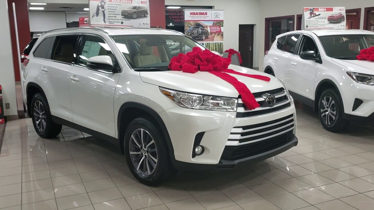 2019 Toyota Highlander XLE Blizzard exterior/ Almond interior - YouTube