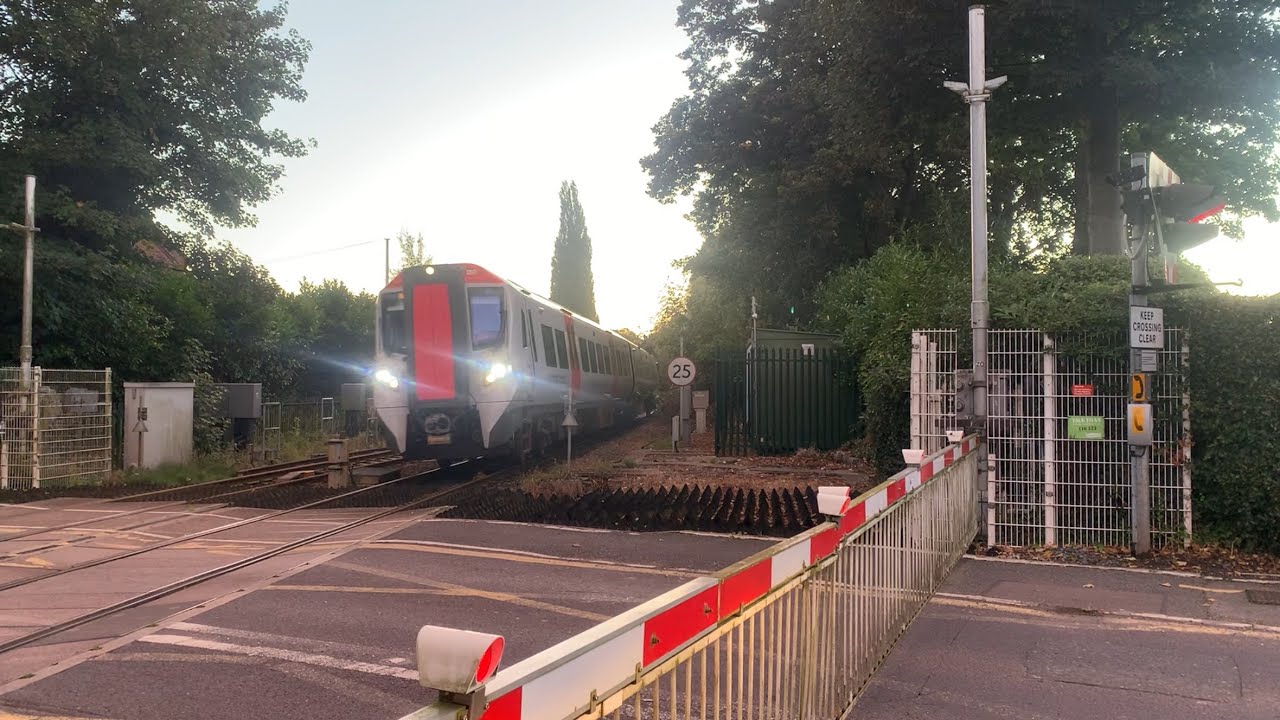 Nantwich Station Level Crossing - Cheshire - YouTube