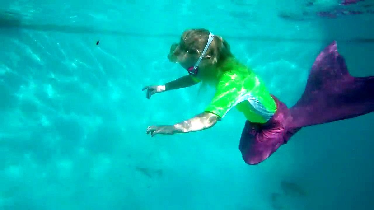 Elizabeth Swims with a Mermaid Tail - YouTube