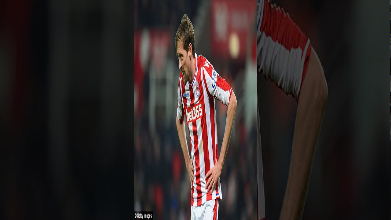 Stoke star Peter Crouch dances the 'Robot' with young fan ‍ - YouTube