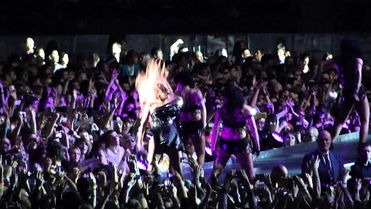 Lady Gaga Telephone LIVE in Moscow, Russia - YouTube