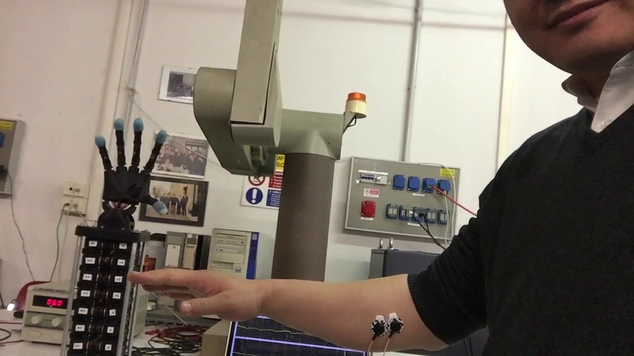 Dexterous hand working with muscle sensor - YouTube