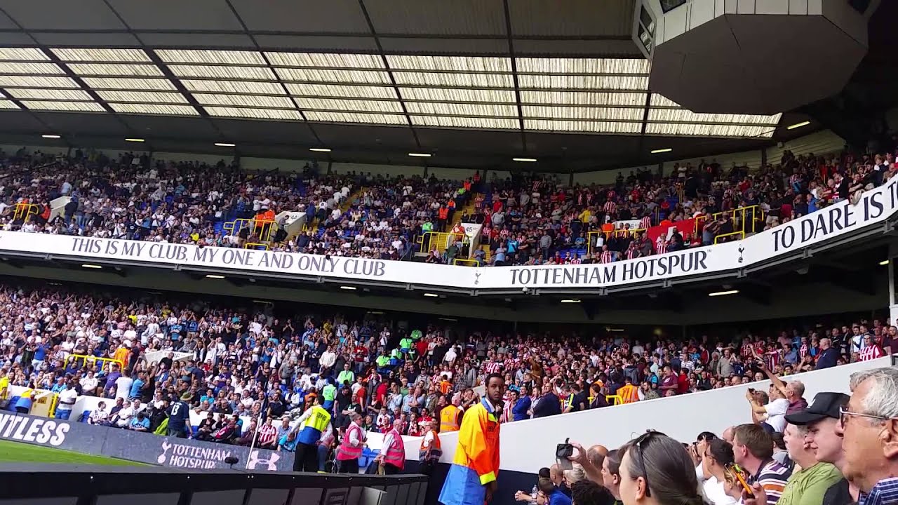 Tottenham hotspur fans v Stoke City fans - YouTube