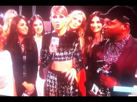 Taylor swift farts on VMA'S
