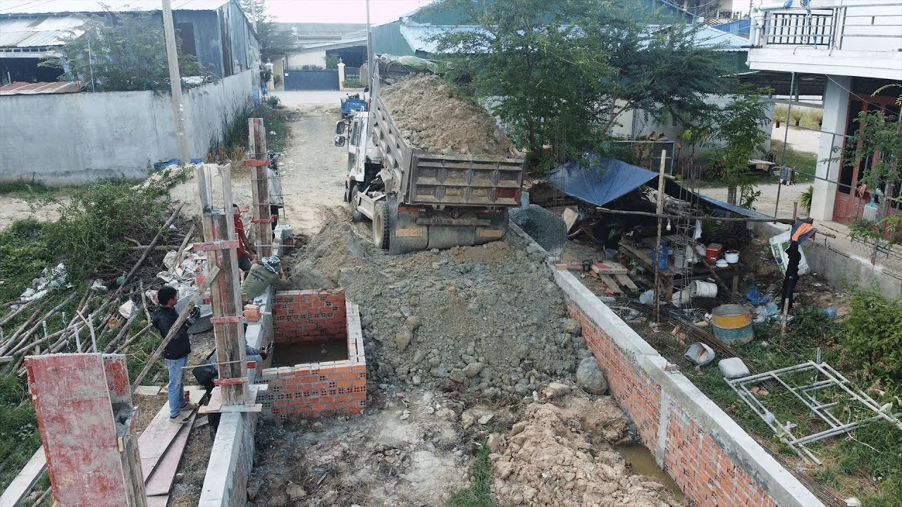 Watchful Landfill Work! Fill Soil into Construction Site Use D20P Dozer ...