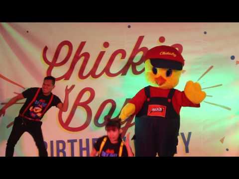 Max's Restaurant Chickie Boy Birthday Party! | Daddy O!
