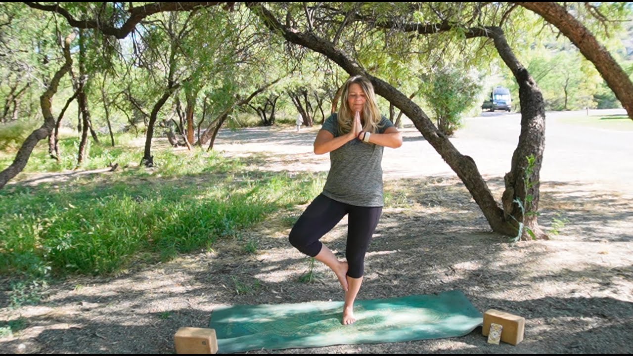 15 minute beginner yoga for over 40 or any beginner - 30-day yoga ...