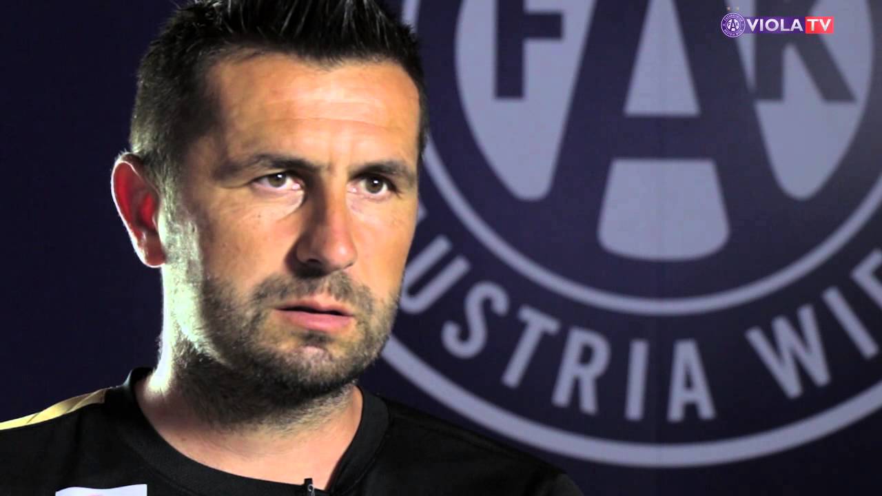 Austria verpflichtet Daniel Royer - YouTube