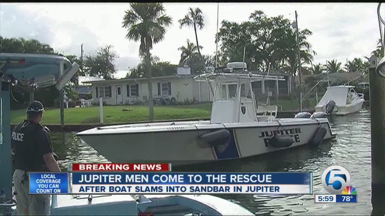 Boat slams into Jupiter sandbar - YouTube