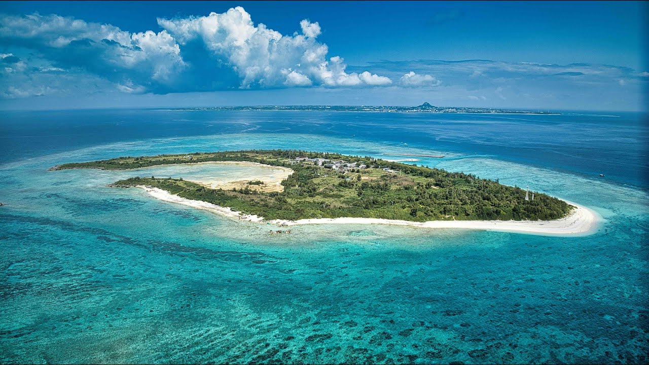 Minna-jima "Croissant Island" | Cinematic Okinawa island | FPV Drone ...