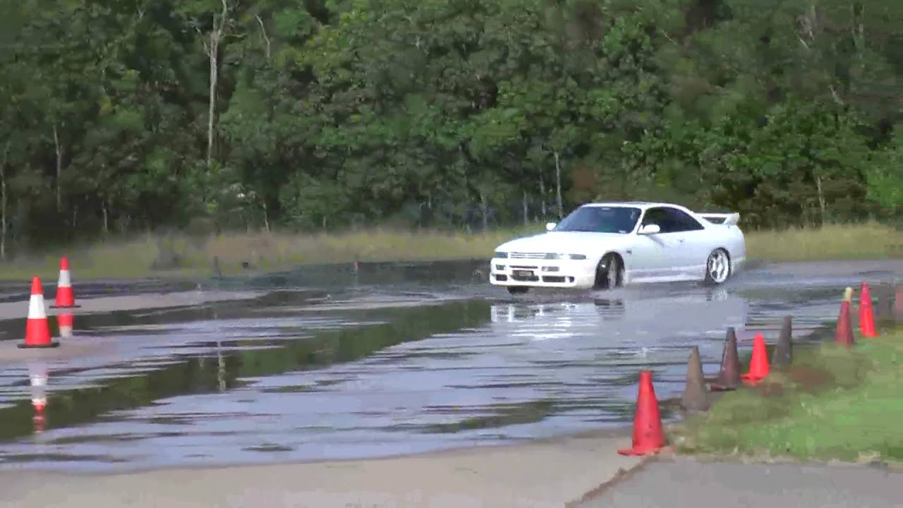 Skidpan @ Gympie RoadCraft - YouTube