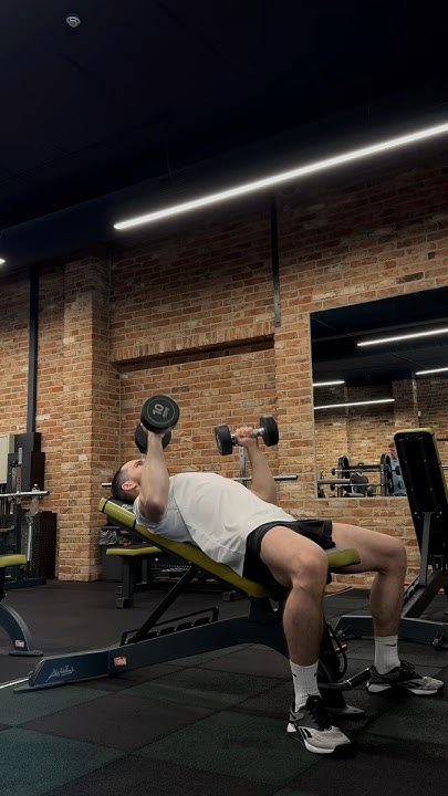 Жим гантелей лежачи під кутом Incline Dumbbell Press Chest Youtube