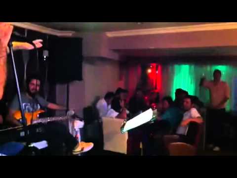 Kapriss Cafe de grup vadi ile canlı müzik keyfi