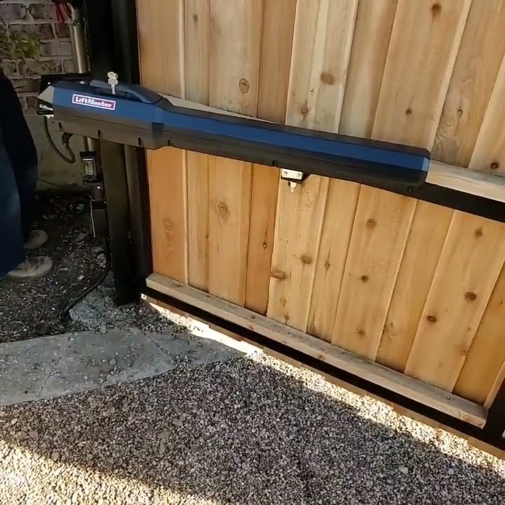 Liftmaster LA500 Bi Parting Swing Gate Operator - YouTube