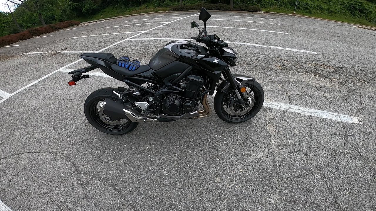 2023 Kawasaki Z900 | Walk Around and Start up - YouTube