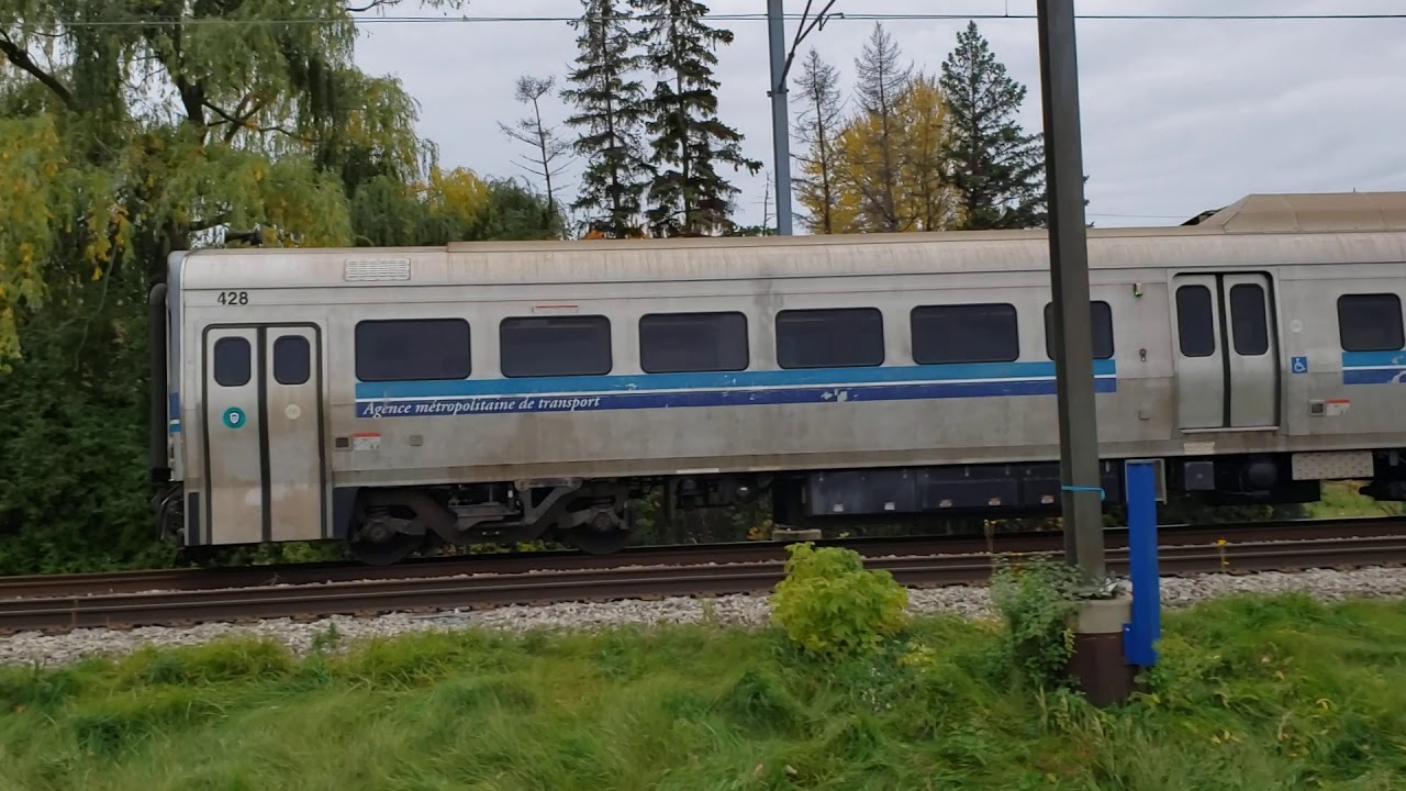FALL TRAINS Electric MR90 EXO Commuter Train Switching Tracks at Gouin ...