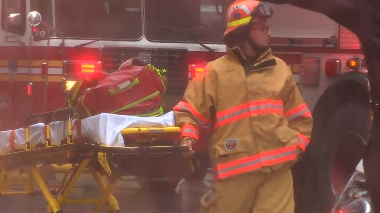 Helicopter crash-lands on Manhattan sky-scraper - YouTube