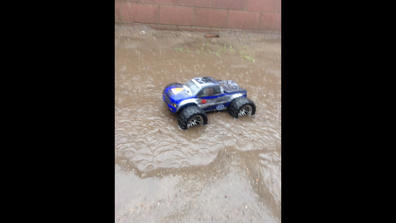 Rc car+Mud=Fun - YouTube