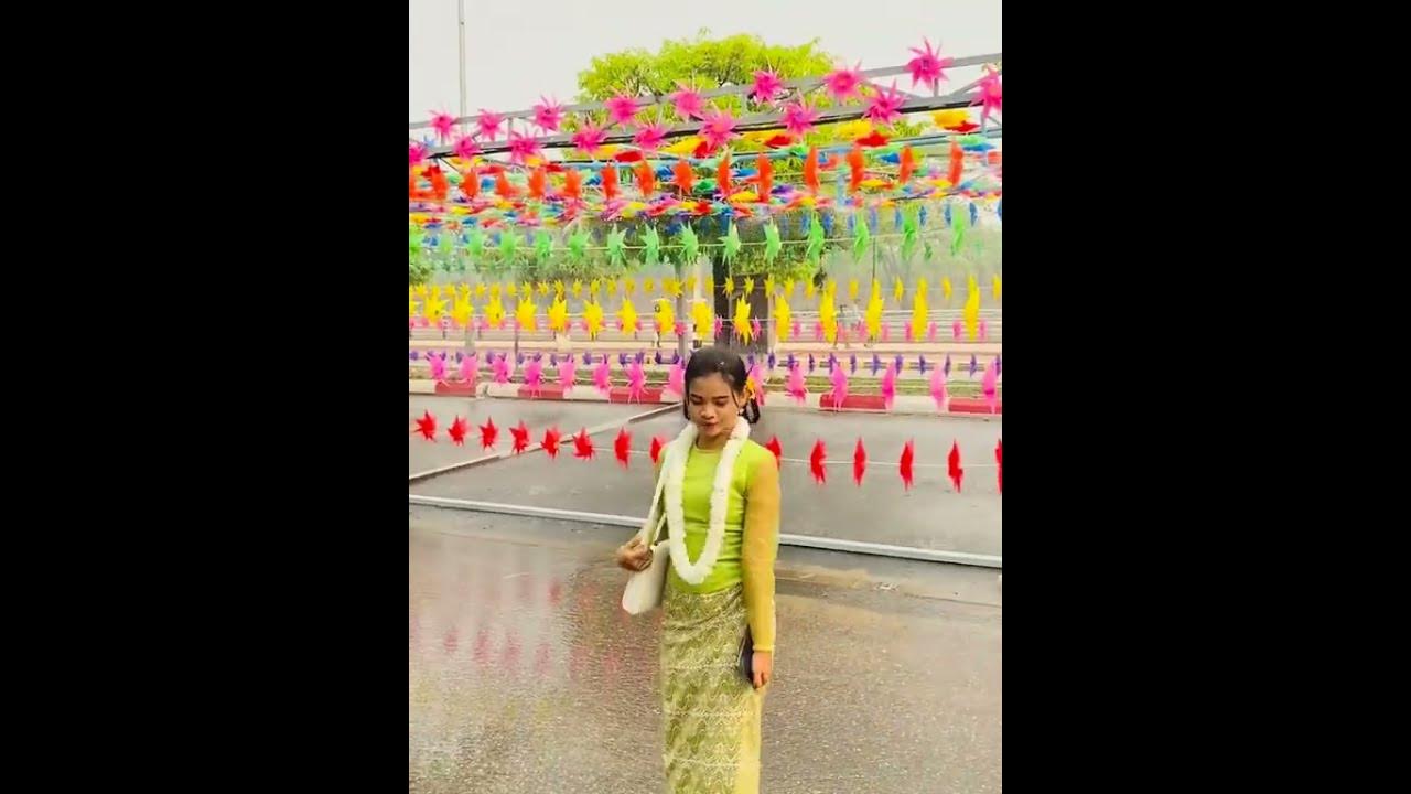 ဦးခေါင်းထက်မှာ သင်္ကြန်ပိတောက်ပန်းတွေ ပန်ဆင်ထားတဲ့ ချစ်စရာ မြန်မာမလေး 🥰
