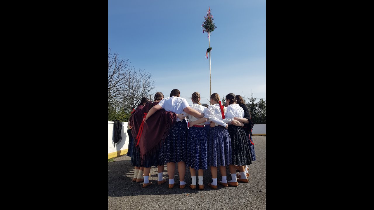 ZŠ s MŠ Mútne - stavanie mája 2023 - YouTube