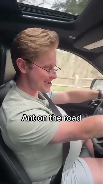 THINGS DADS DO WHILE DRIVING - YouTube