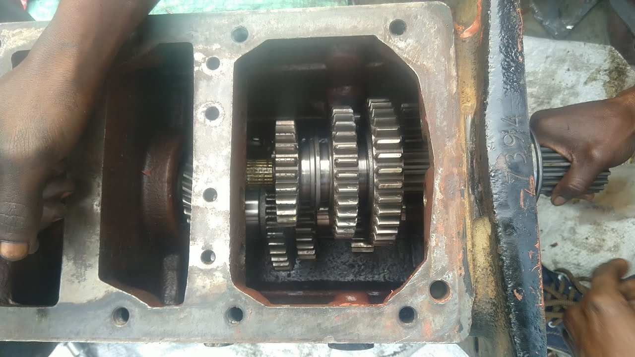 ACE DI 550 Gear Box pinion fitting - YouTube