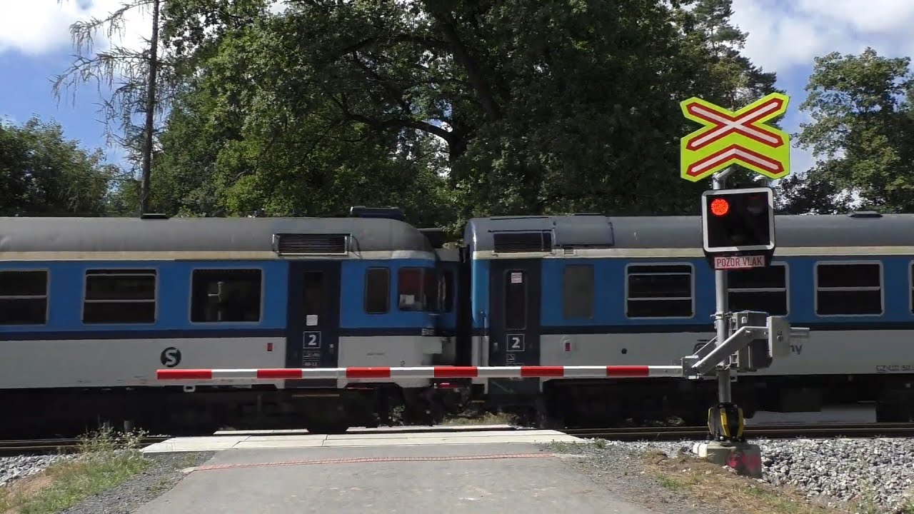 Železniční přejezd Kladno #2 23.7. 2025 Czech railroad crossing - YouTube