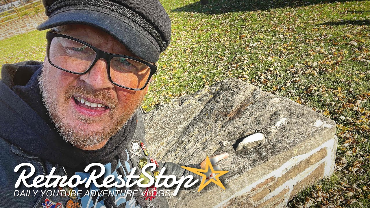 Revolutionary War Unknown Soldiers Mass Grave & Rat Tombstone In ...