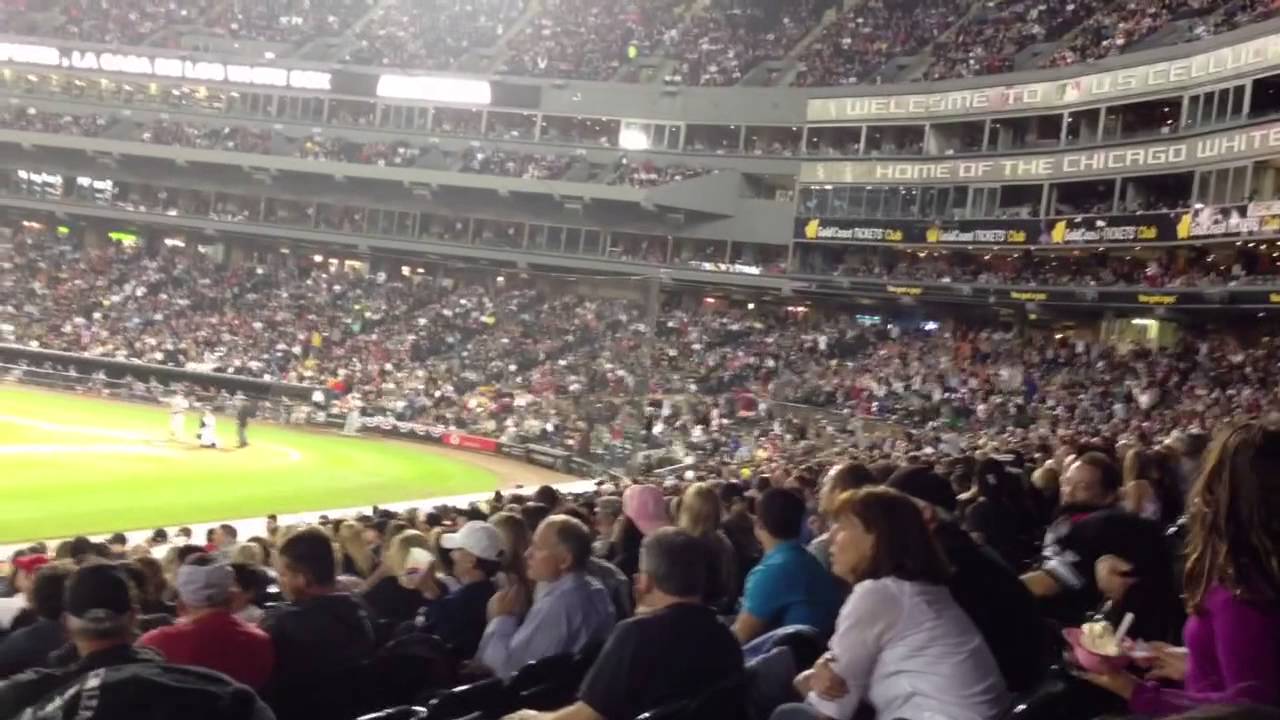 Chicago white sox fan wave!! - YouTube