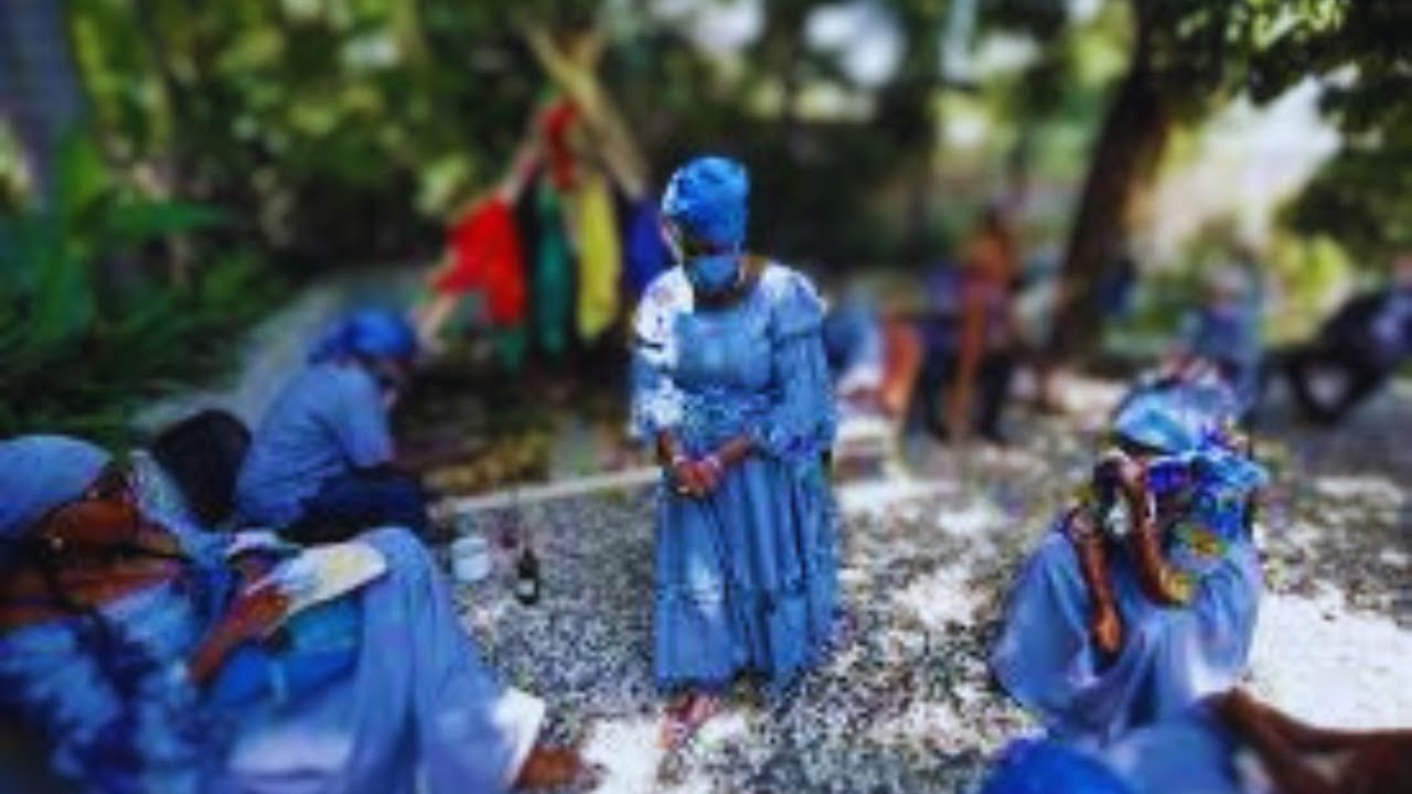 DANSE VODOU KAY MANBO VIDA MADAN LETAN - YouTube