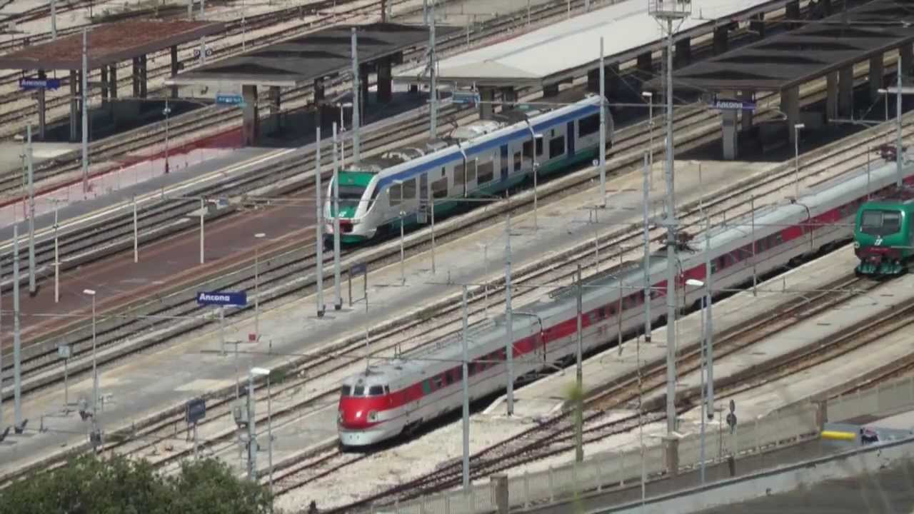 Treni nella Stazione ferroviaria di Ancona \ Trains and Tracks in ...
