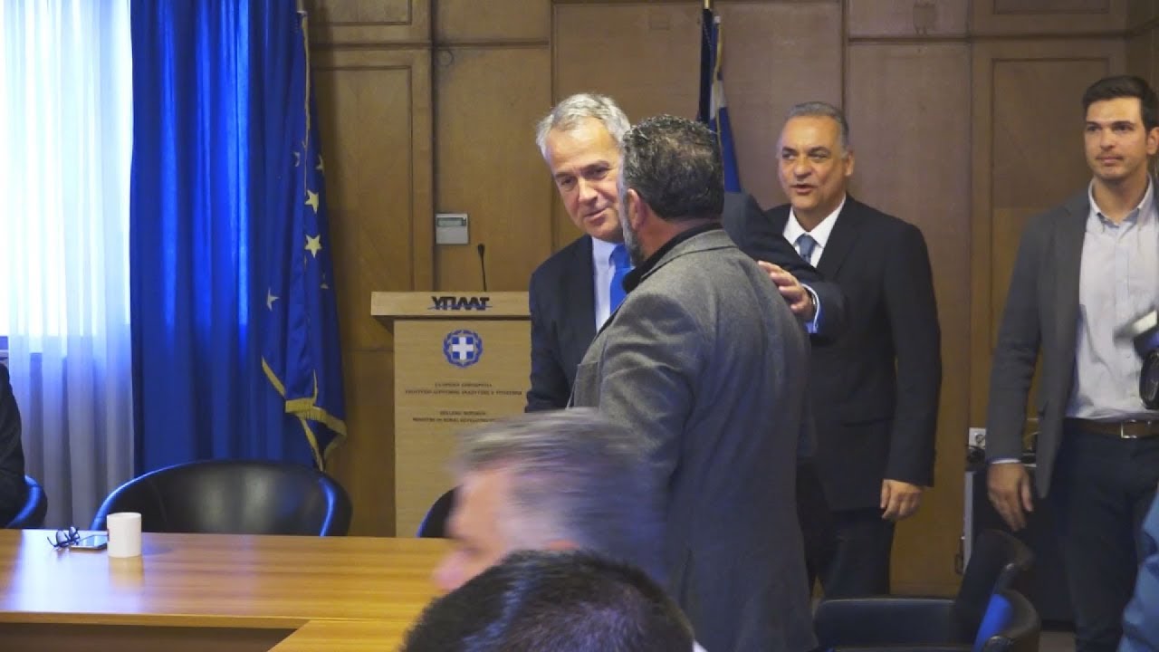 Συνάντηση του υπουργού Αγροτικής Ανάπτυξης Μάκη Βορίδη με τους ...