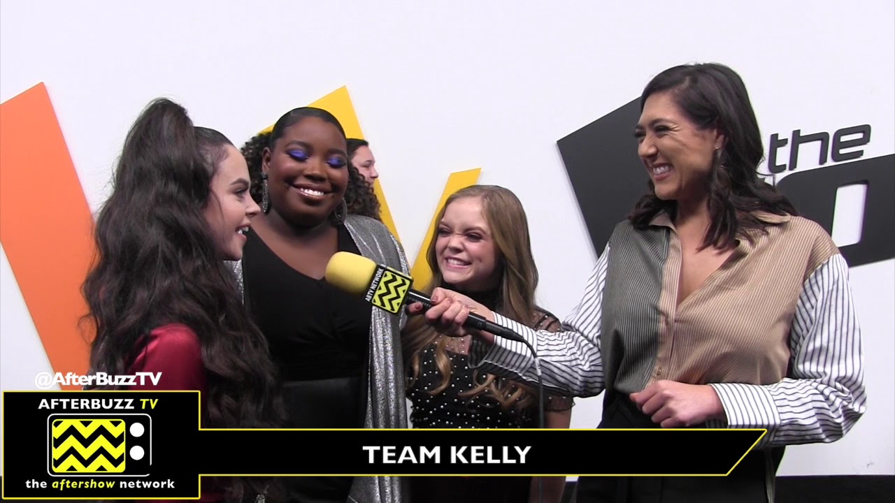 Kelly Clarkson's Team Opens Up About How She Fights For Them! - YouTube