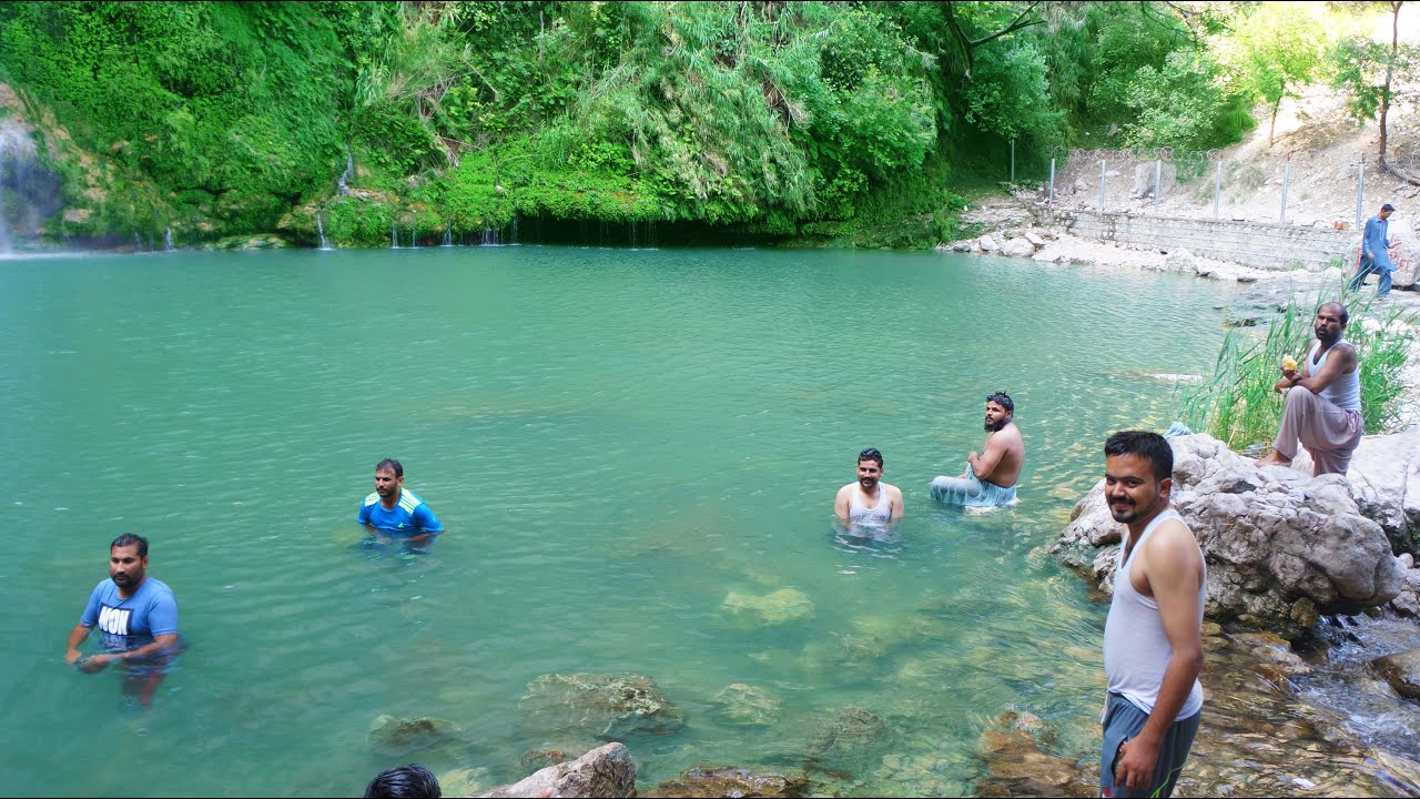 Neela Wahn Lake Kallar Kahar 2020 Pakistan |walking On beautiful clean ...