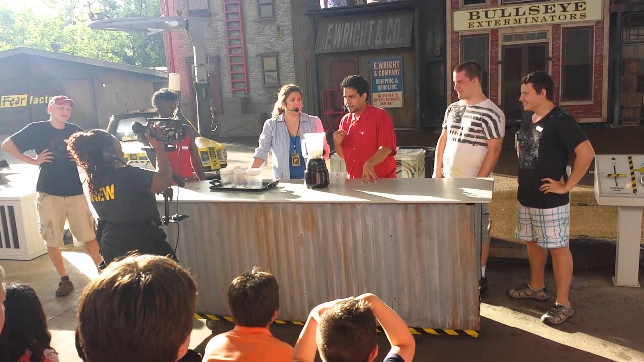 Fear Factor Live - Maggot Smoothie - YouTube