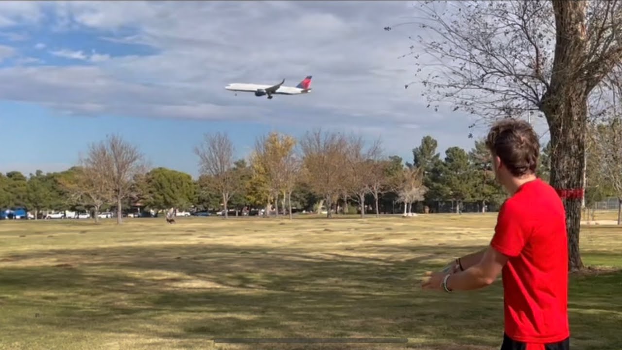 Airplane on the Course! Las Vegas disc golf - YouTube
