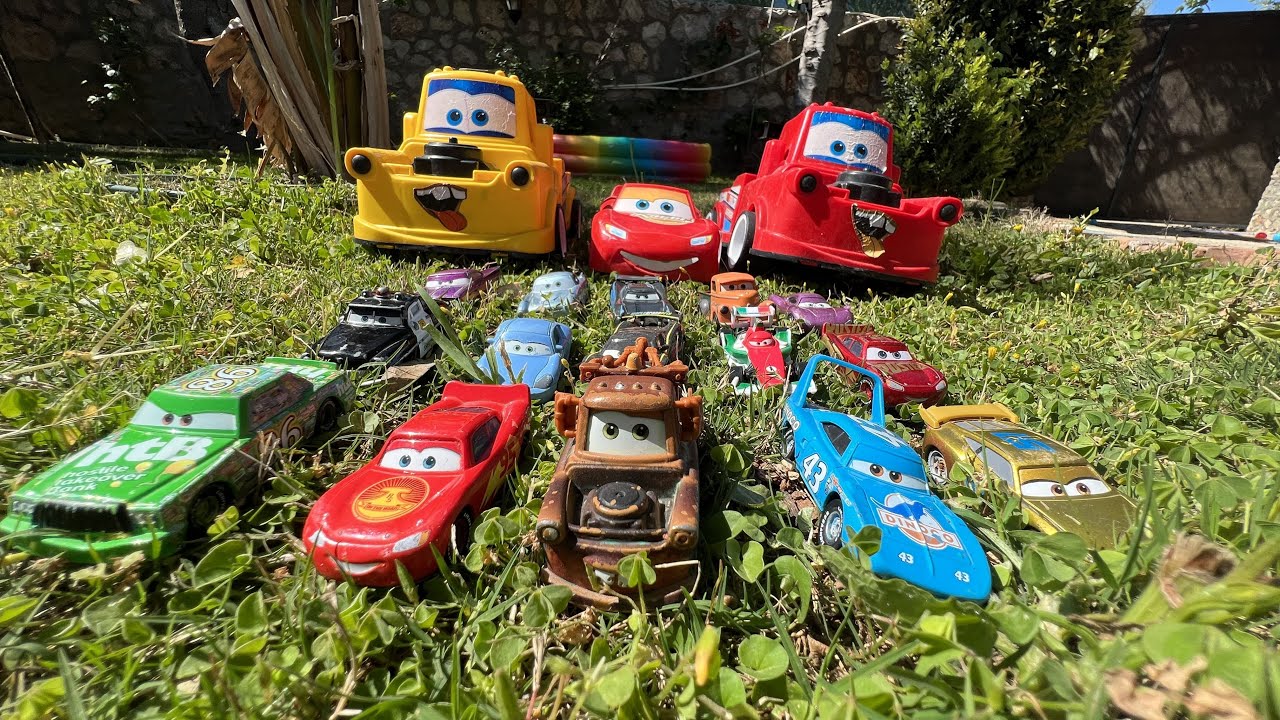 Disney Pixar Cars fall into the water: Lightning McQueen, Mater ...
