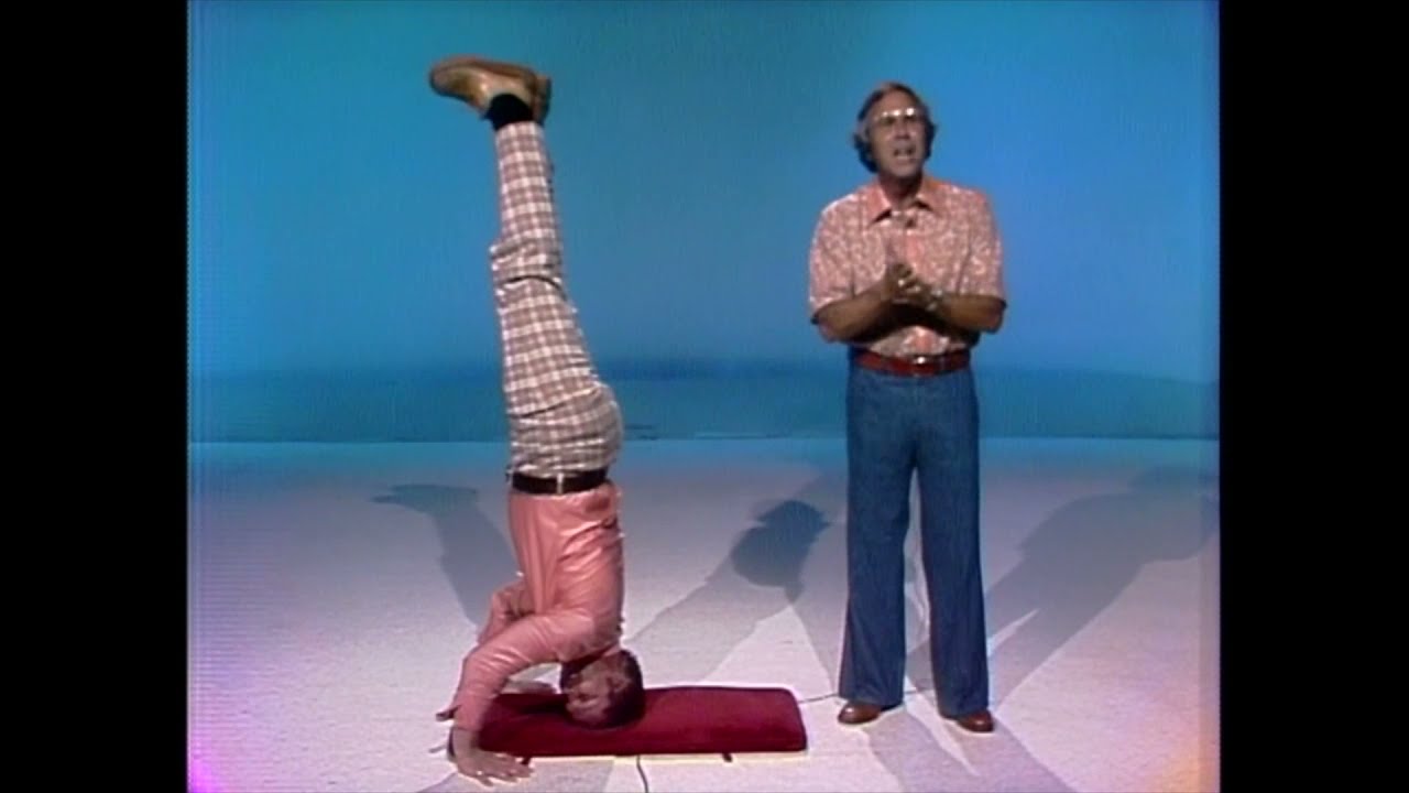 Larry Reasor Stand on Head 1977 - YouTube