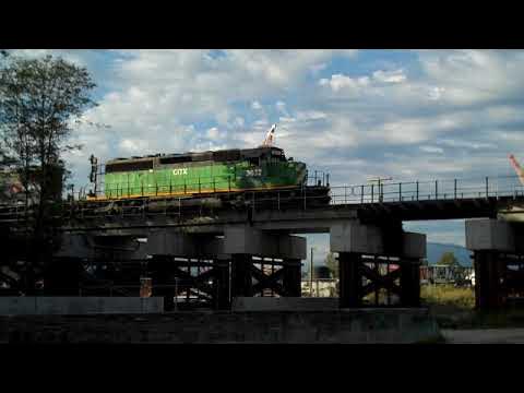 SRY Valley Freight with CITX SD40-2 3032, SD38-2 382, Ebd Fraser River Bridge Surrey BC Sept01 ...