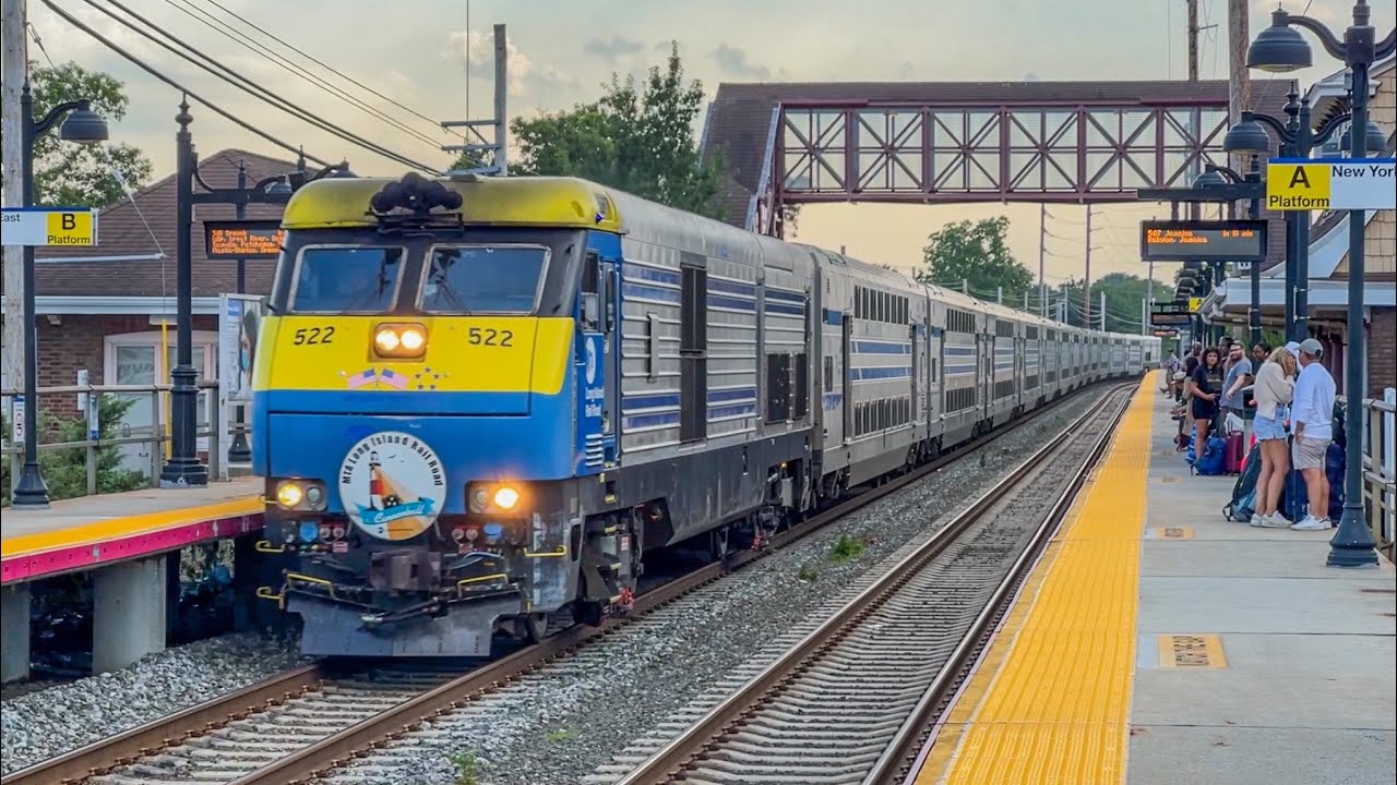 LIRR 2798 at Bay Shore - YouTube